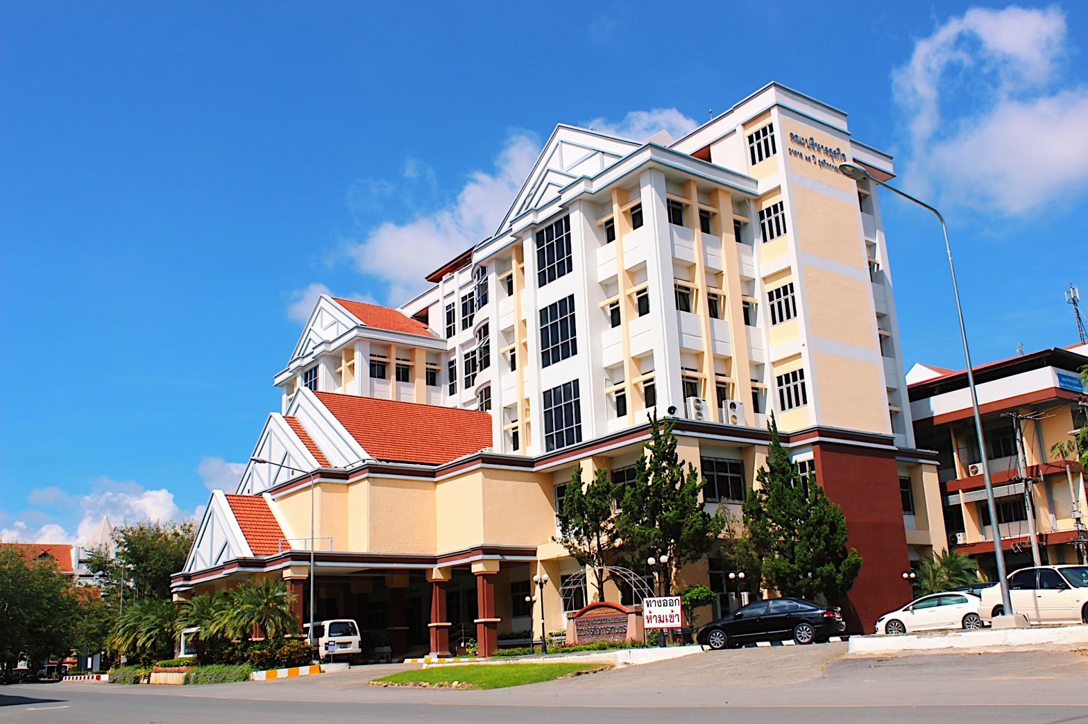 คณะบริหารธุรกิจ มหาวิทยาลัยแม่โจ้